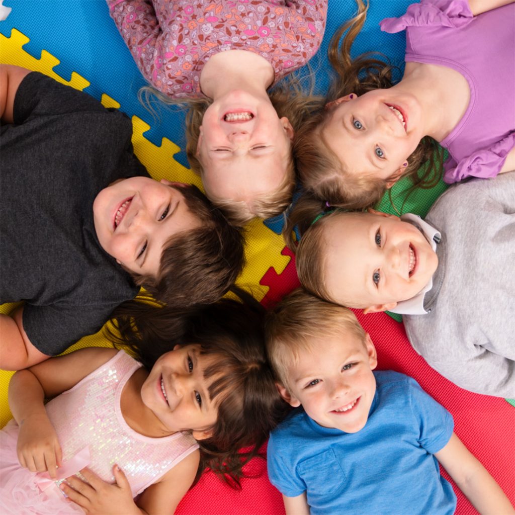 Cómo influye el ambiente social (otros niños) en tus hijos – Semillitas